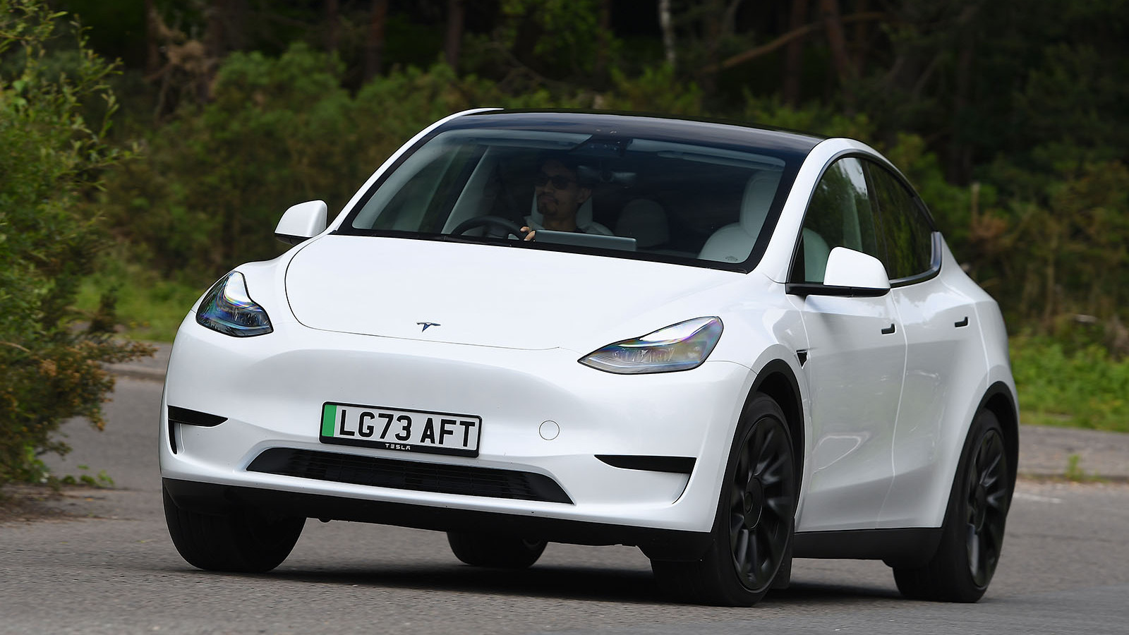 Tesla y long range rwd store